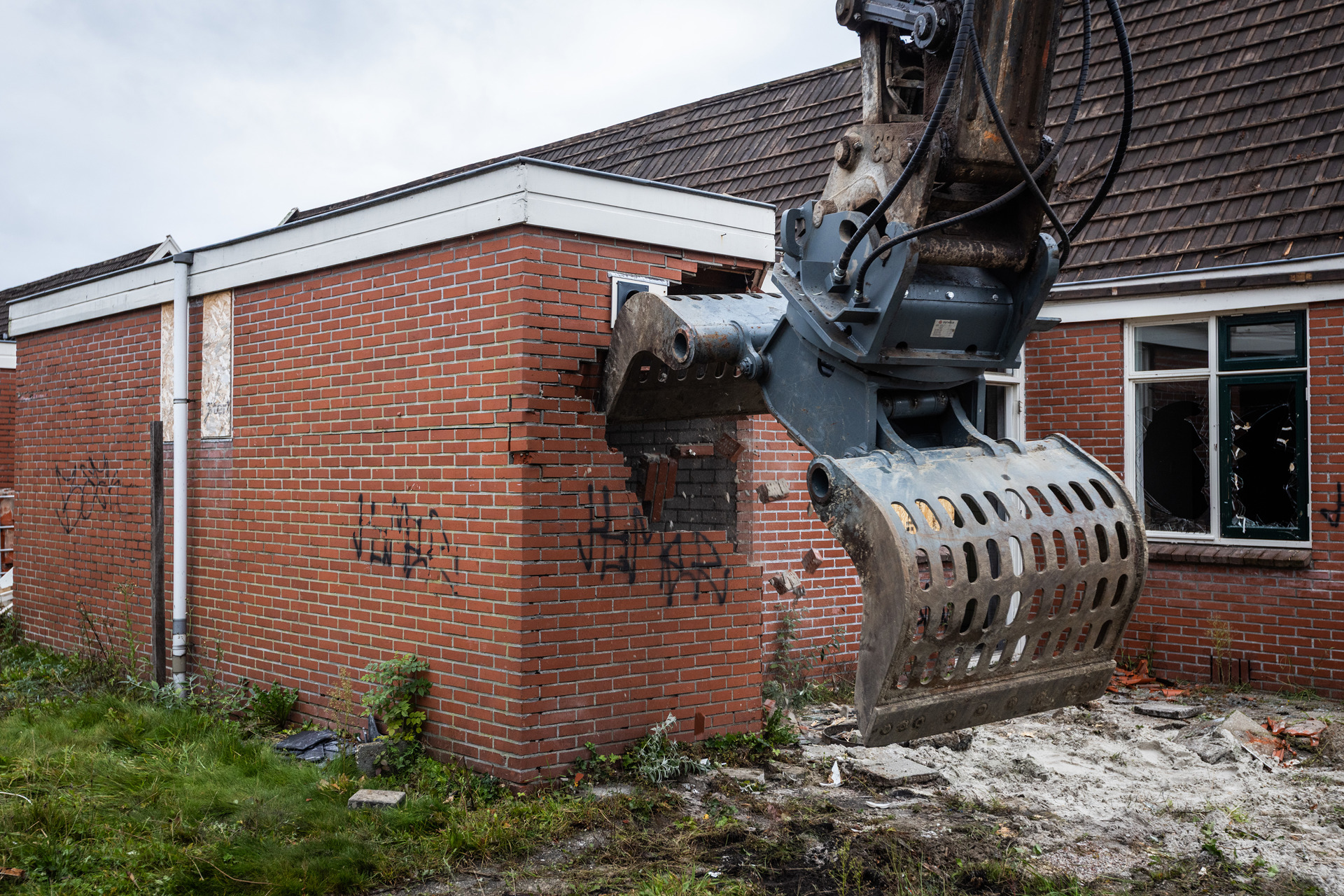 We zijn begonnen met het slopen van de Rozenhof in Oude Pekela - Acantus